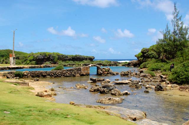グアムのイナラハン天然プールの体験記！行き方や注意点など。 (Inarajan Natural Pool) | 200%グアム！| レストラン ...